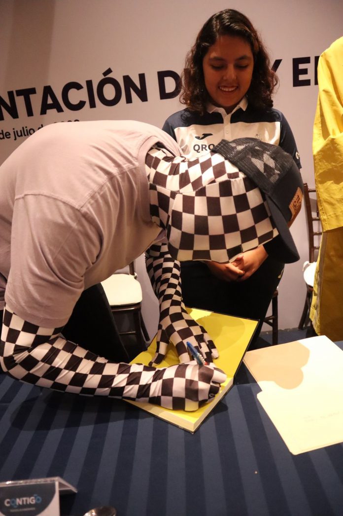 Rey Enigma, referente mundial del ajedrez, visita Querétaro ...